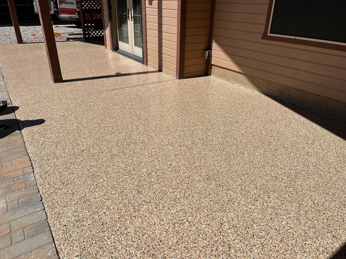 ¿Se puede instalar el revestimiento de piso epoxi en el exterior?